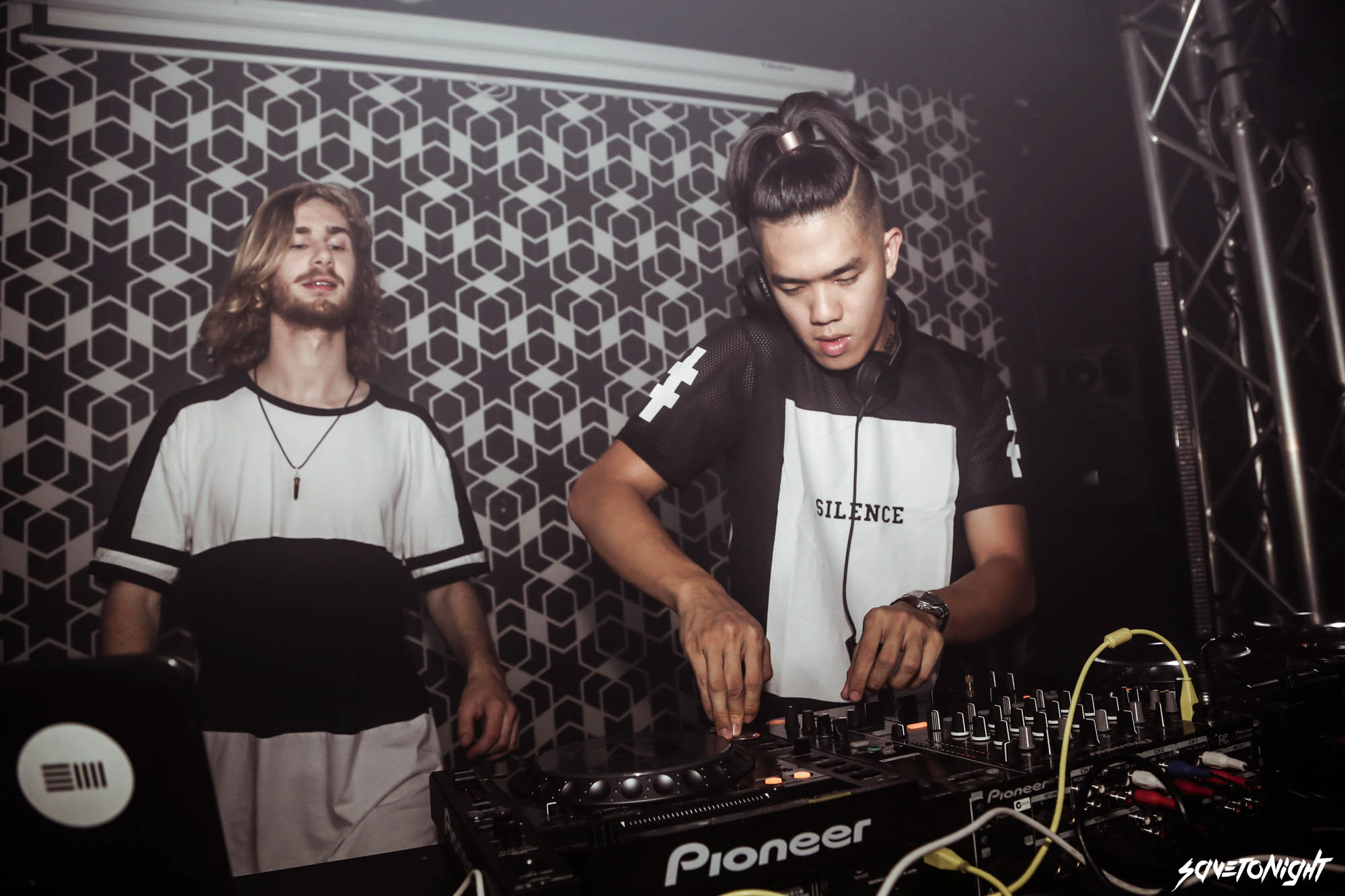 SOUR DUST | SAVETONIGHT