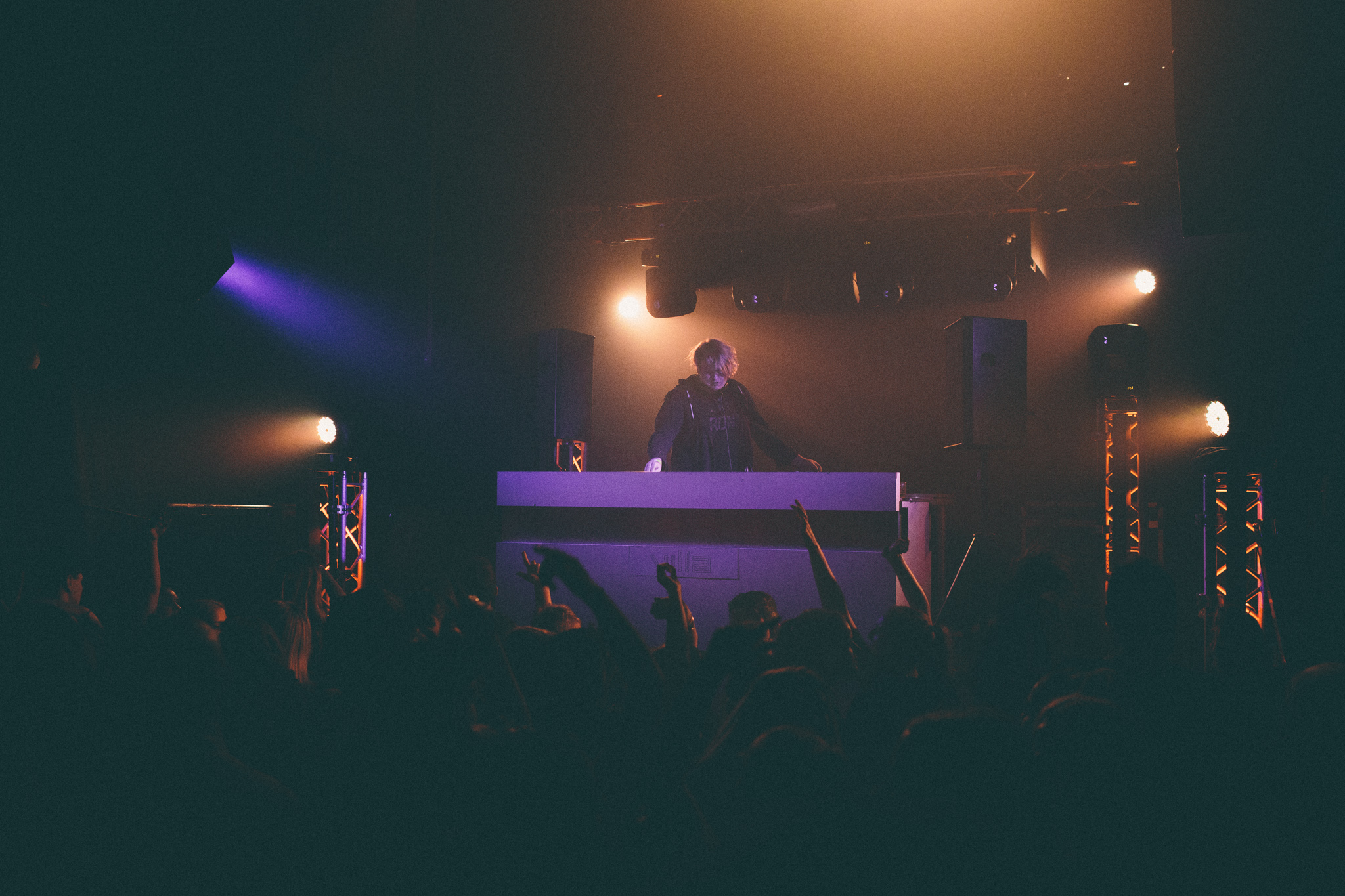 Stooki Sound - Villa | SAVETONIGHT