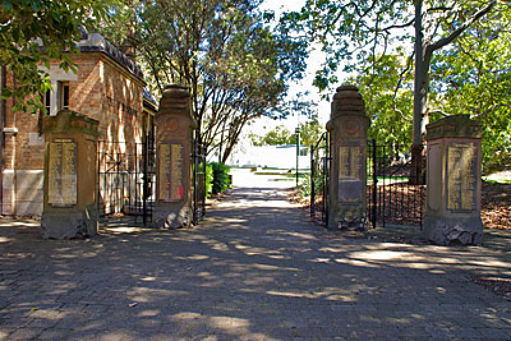 Darlington First World War Memorial Gates, University of Sydney | NSW ...