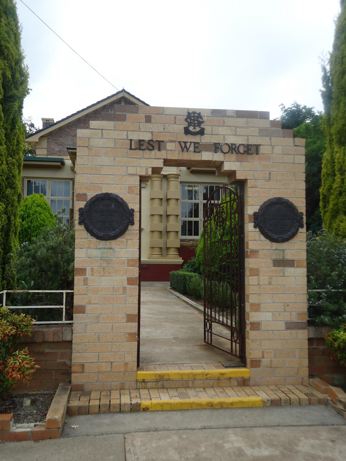 Glen Innes High School Second World War Memorial Fence | NSW War ...