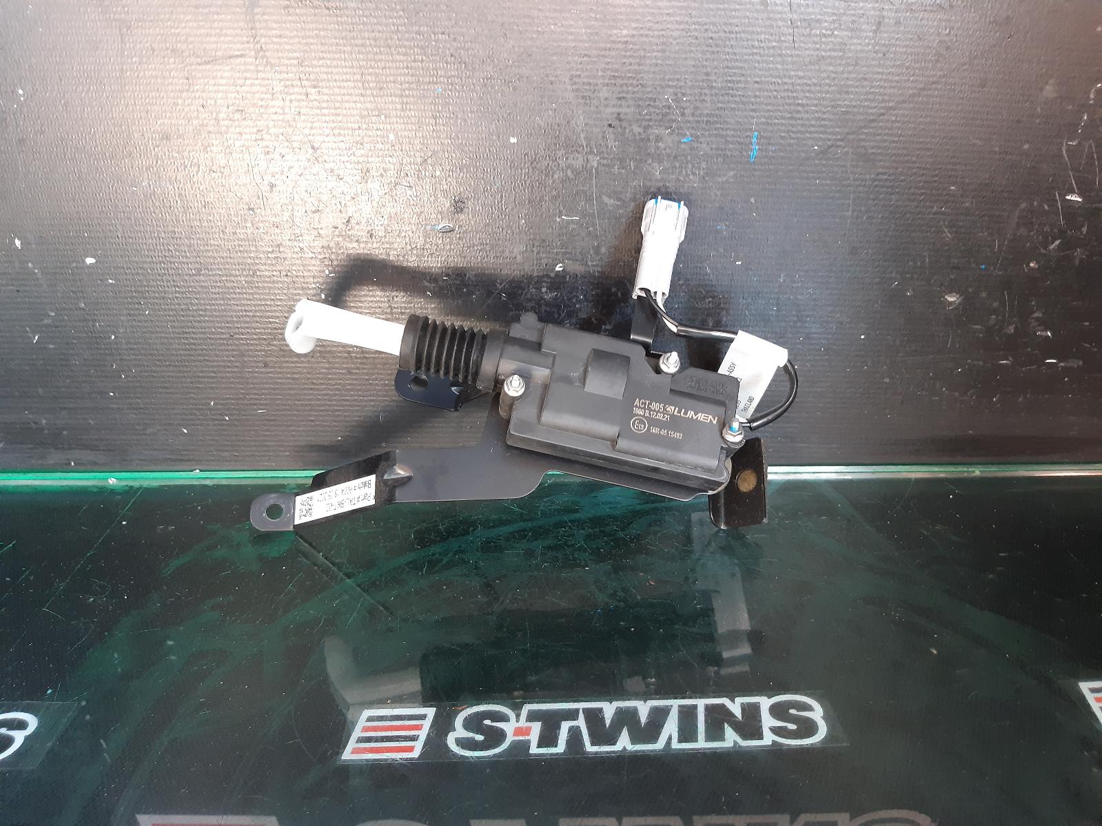 Door/Boot/Gate Lock Hilux Toyota 2021
