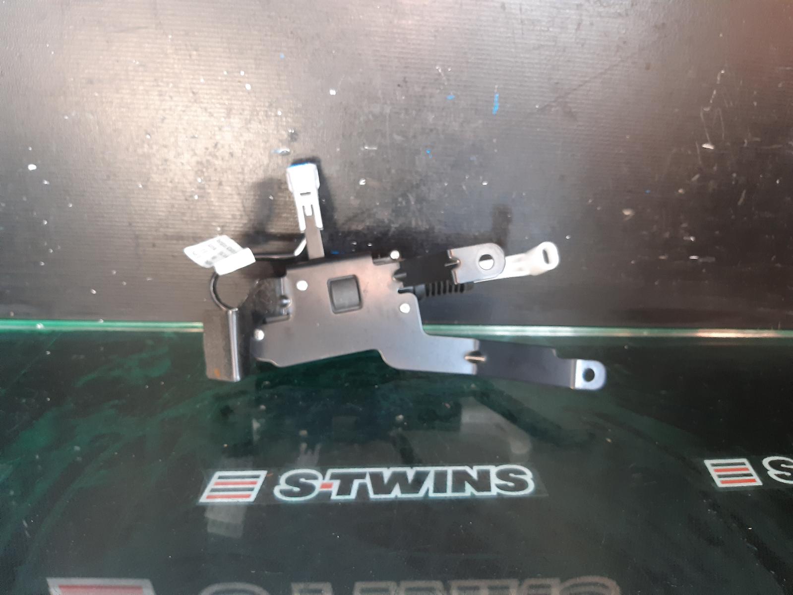 Door/Boot/Gate Lock Hilux Toyota 2021