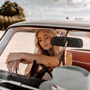 Book Actors, Models, Influencers, Photographers & More - The Right Fit