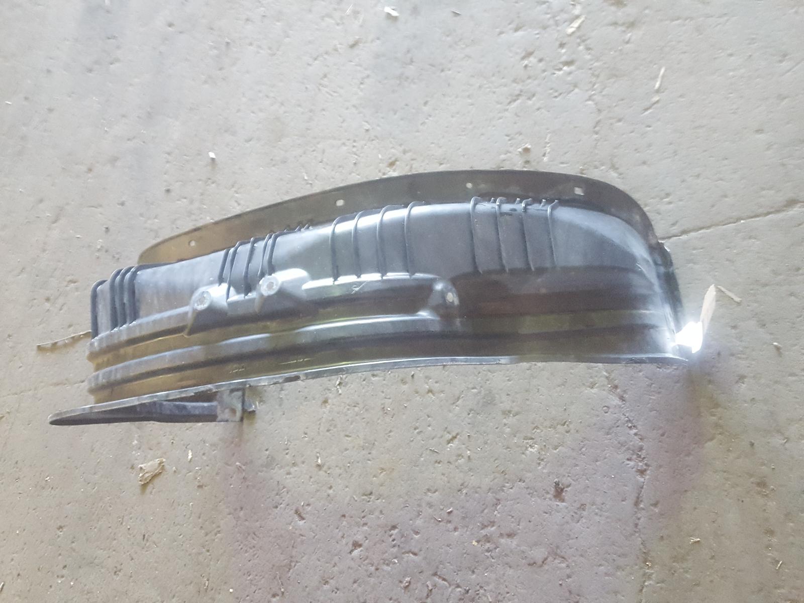 Right Guard Liner Hilux Toyota 2020
