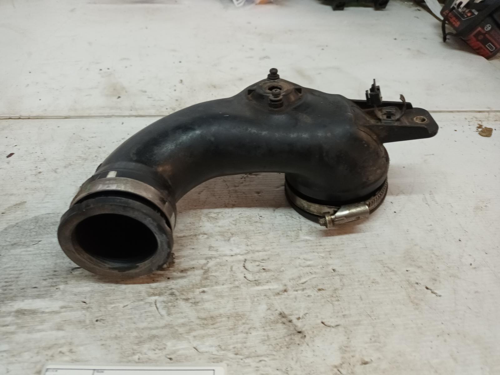 Air Cleaner Duct/Hos Dmax Isuzu 2011