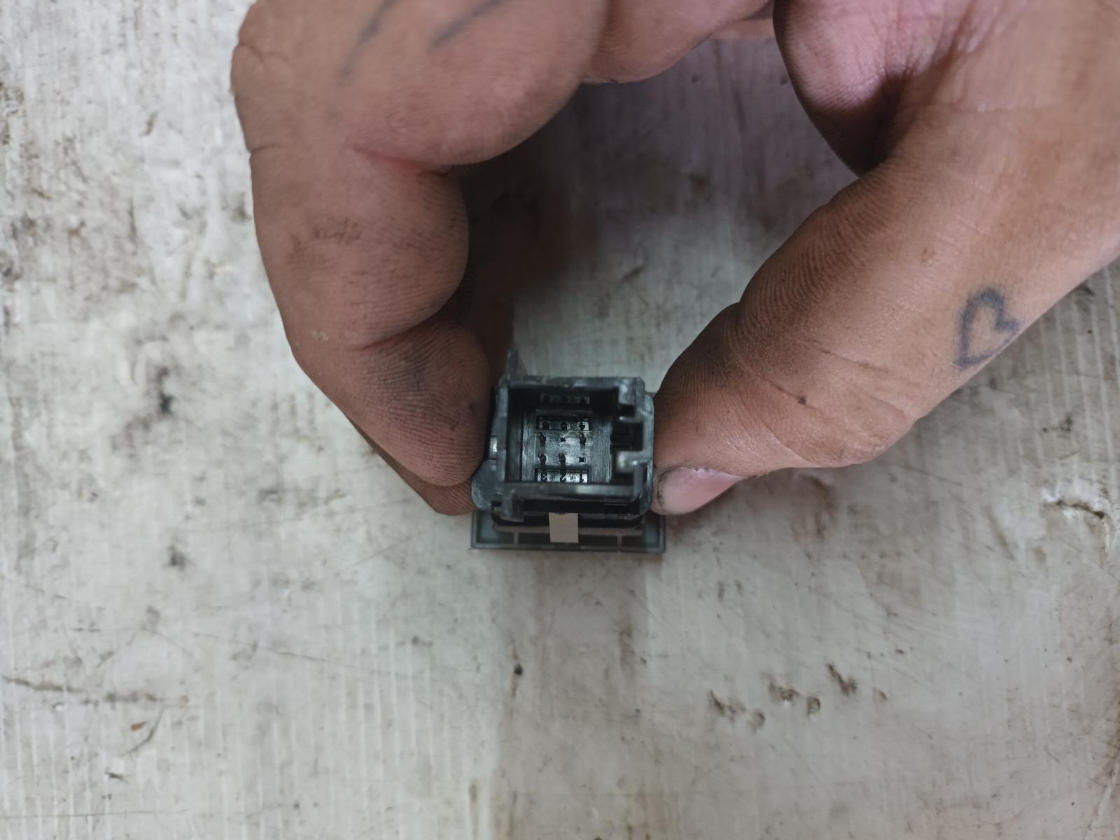 Misc Switch/Relay Amarok Volkswagen 2012