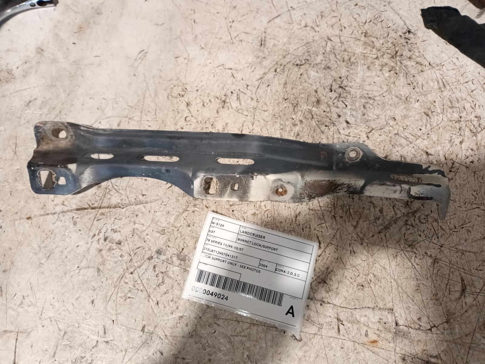 Bonnet Lock/Support Landcruiser Toyota 2004