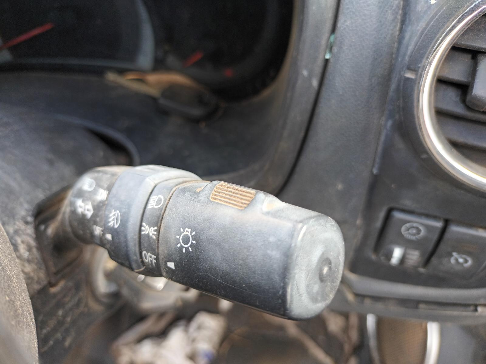 Flasher/Hazard Relay Dmax Isuzu 2011