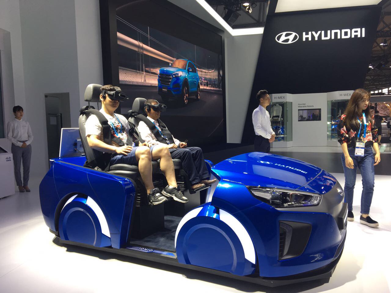 Hyundai thinks we'll be using VR in our autonomous cars, brings concept ...