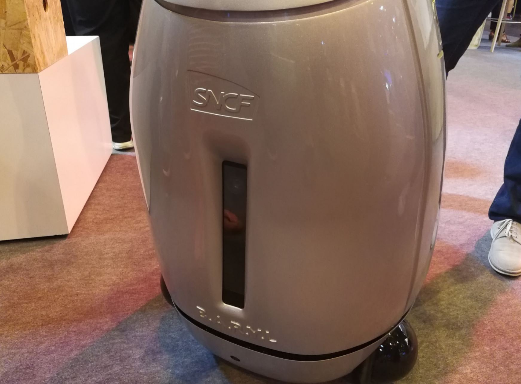 This robot rubbish bin comes to you instead - techAU