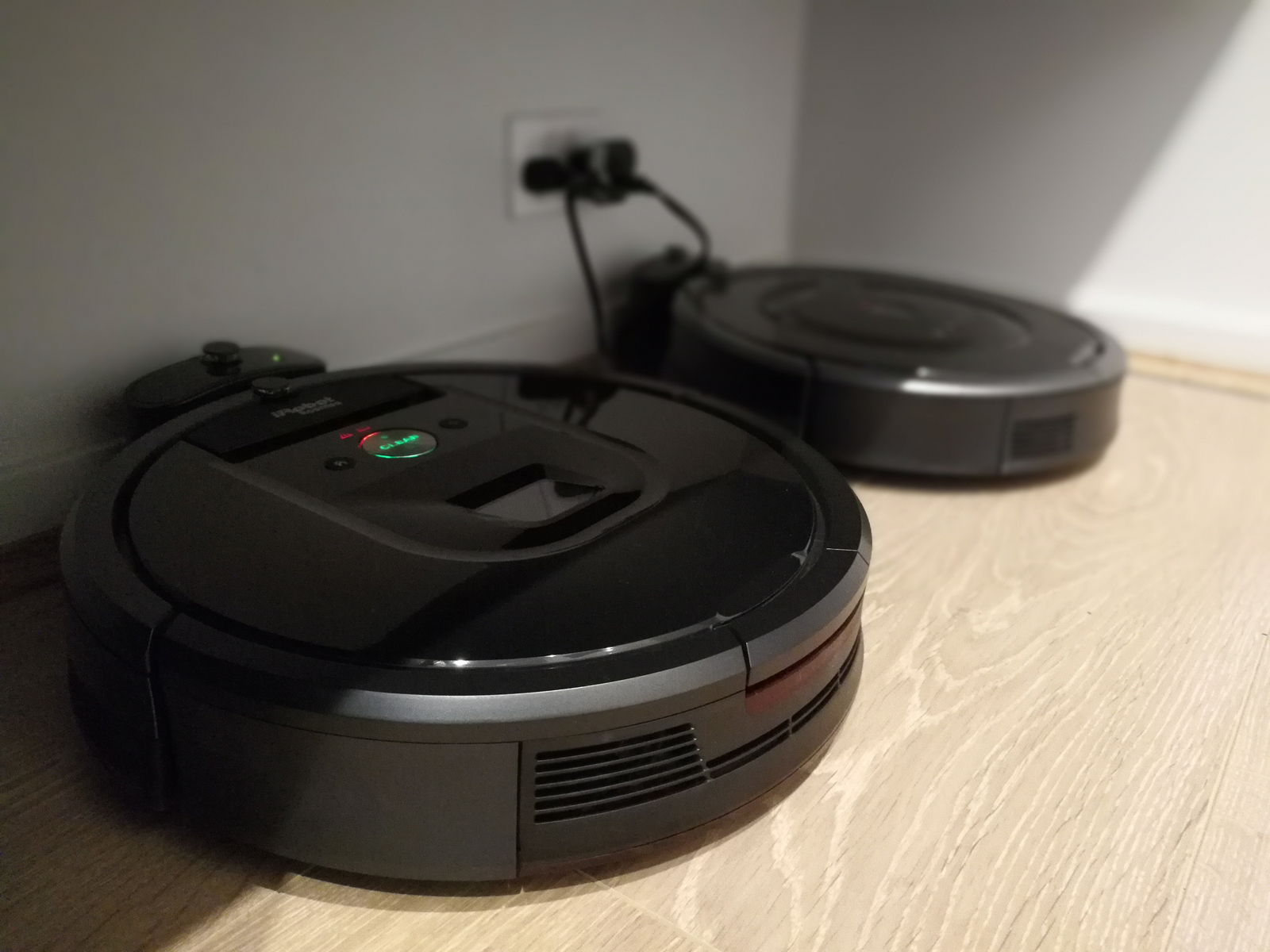 Review: iRobot Roomba 980, features smarts worthy of flagship robot ...