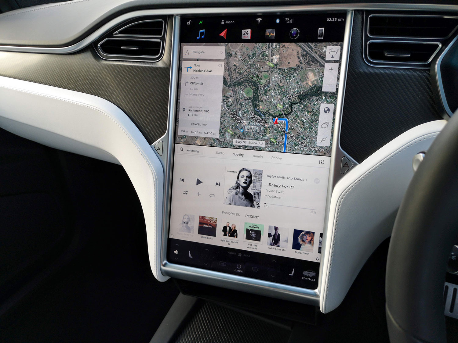 Infotainment battle: Tesla UX vs Android Auto / Apple CarPlay - techAU