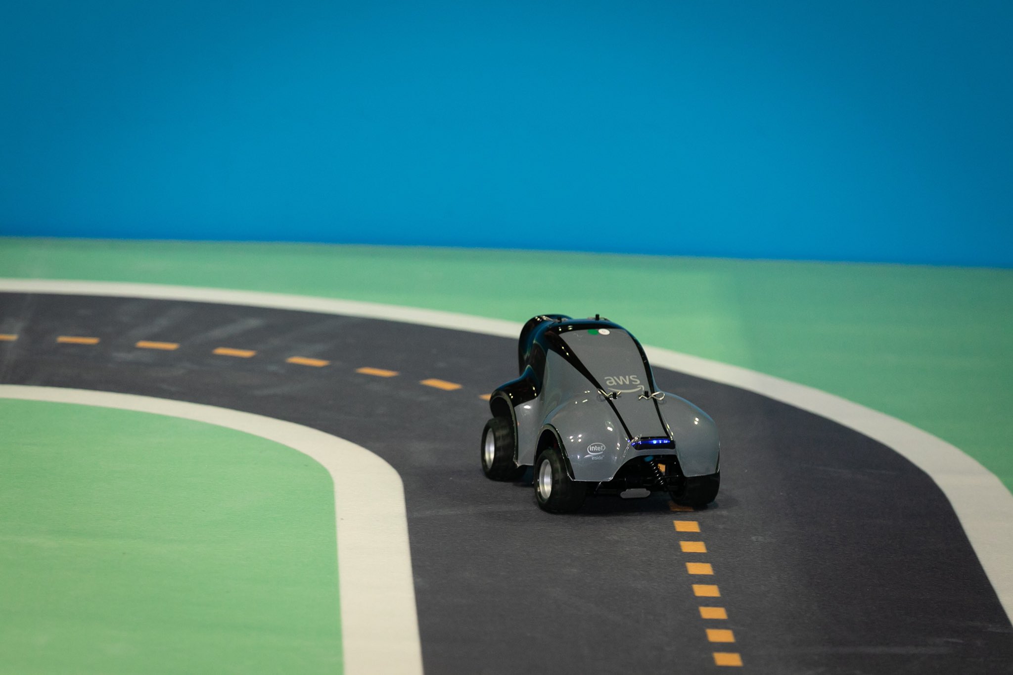 AWS DeepRacer virtual circuit goes live for ML autonomous racing ...