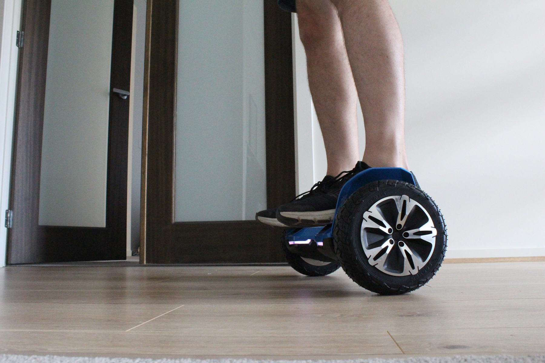 Riding the HX Phantom Hoverboard 2.0 is fast and fun - techAU