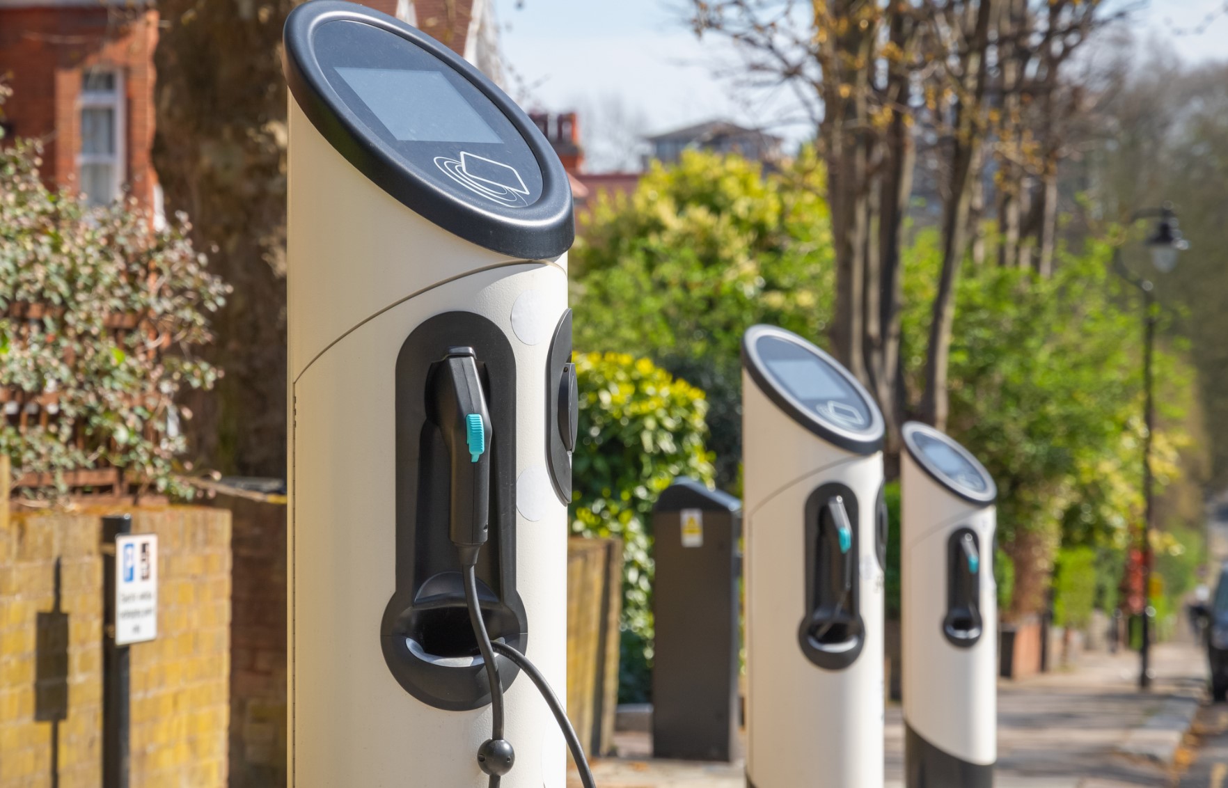 The UK delivers 36.5 Million dollars for on-street EV charging - techAU