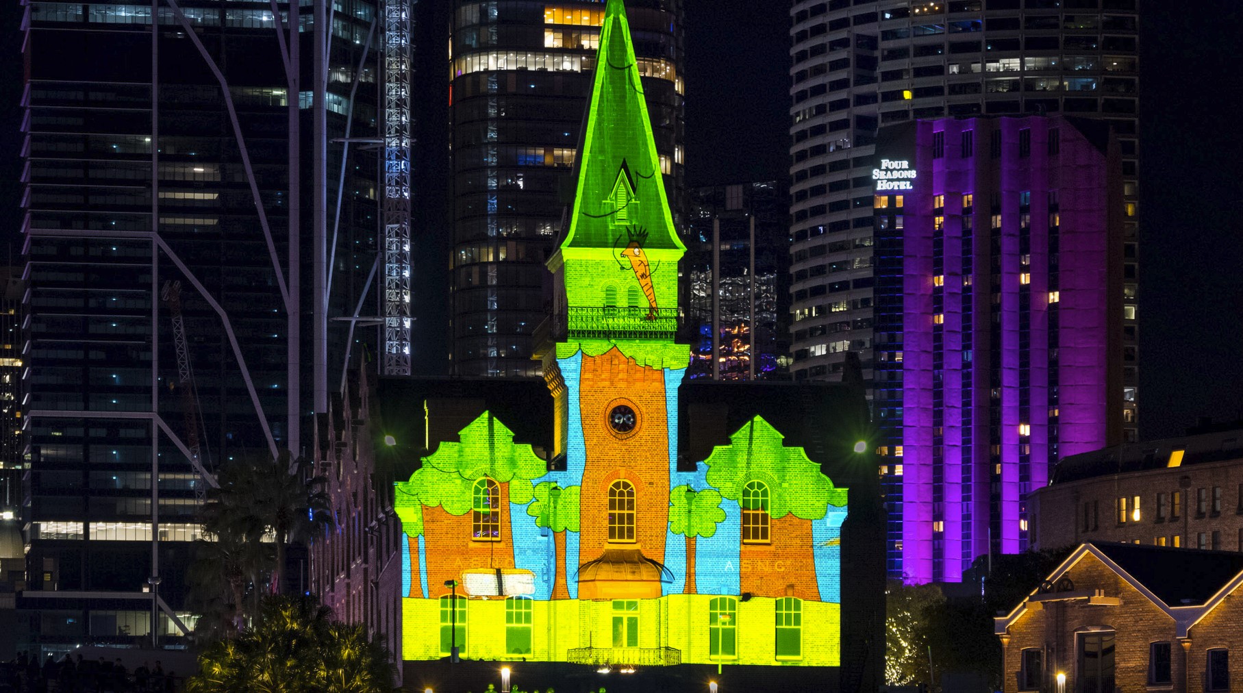 The insane tech behind Sydney's Vivid Light Festival, 110 projectors ...