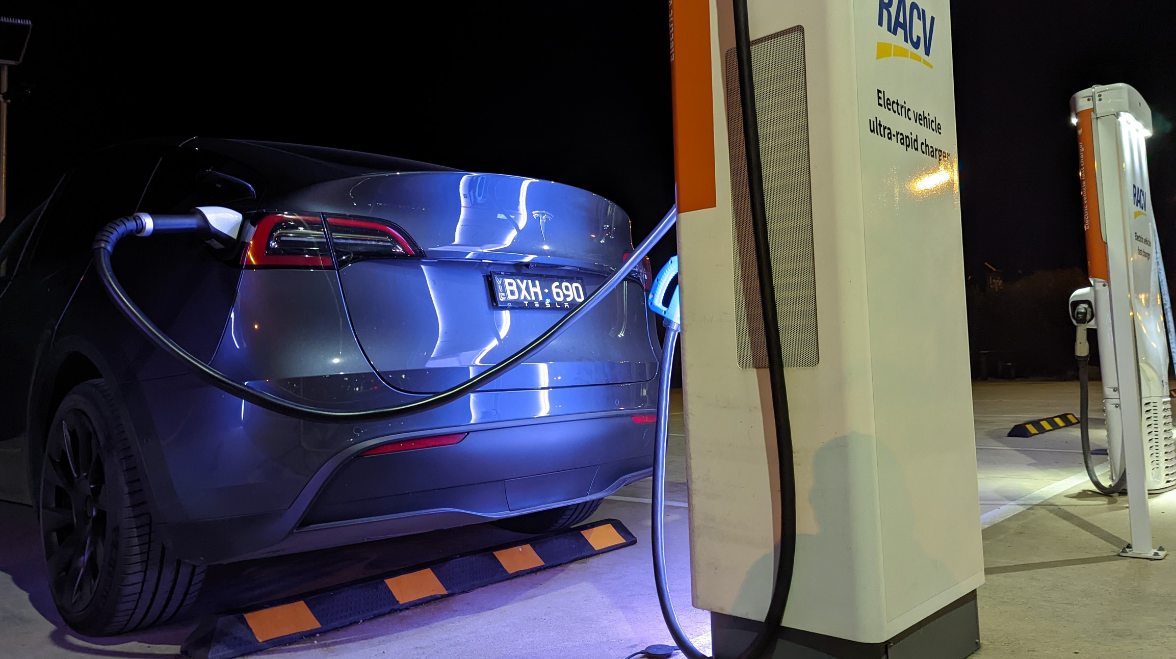 EV charging company Chargefox acquired by Australian Motoring Services ...