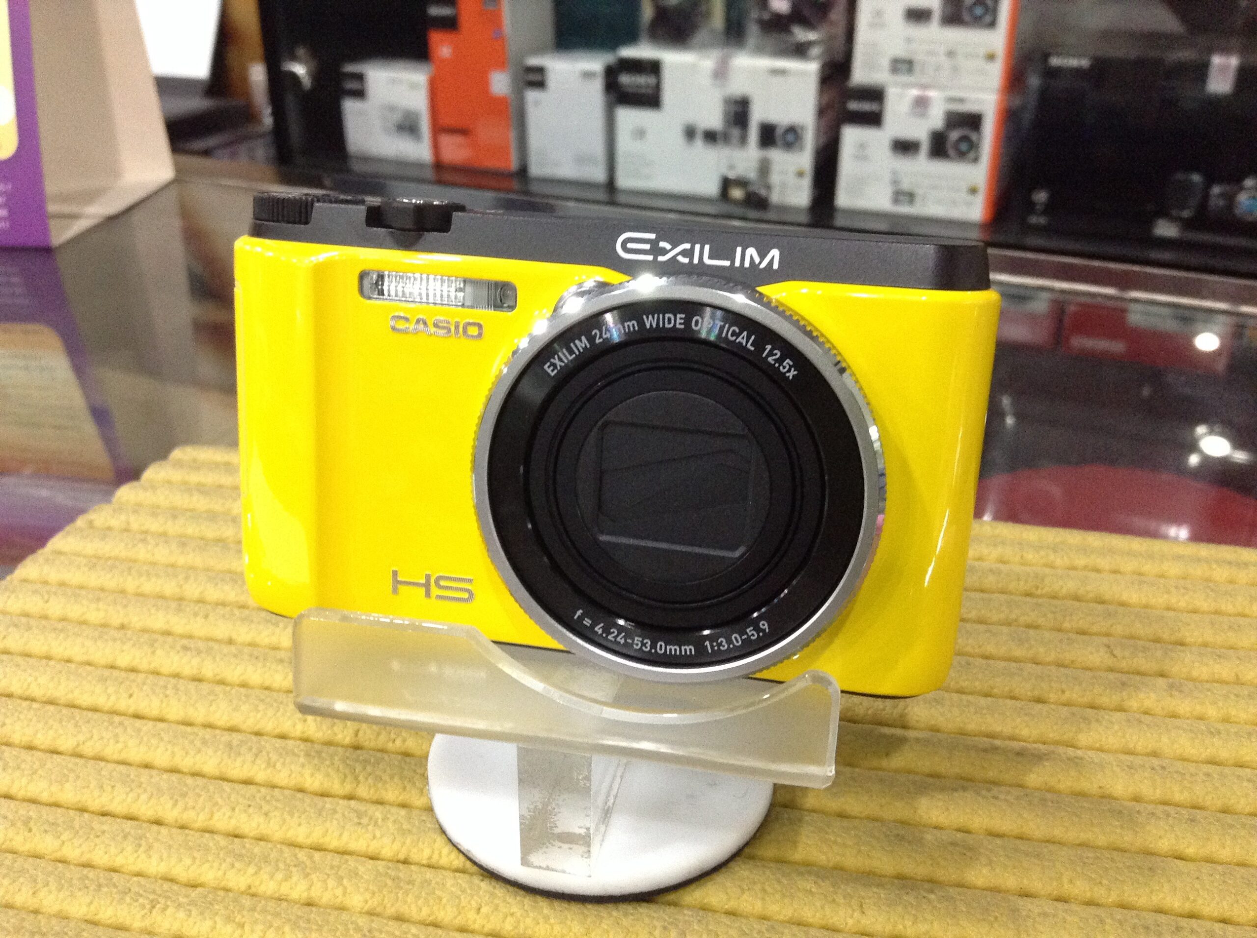 เด่นดีที่สีเหลือง.!! CASIO EXILIM ZR1500 กล้องคอมแพ็คตัวใหม่ที่ขายดีของ ...