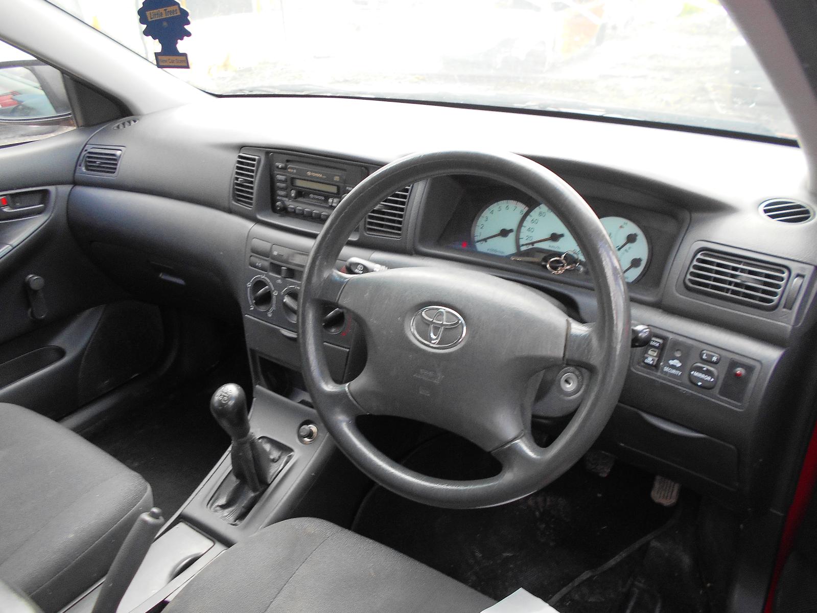 interior do corolla 2002