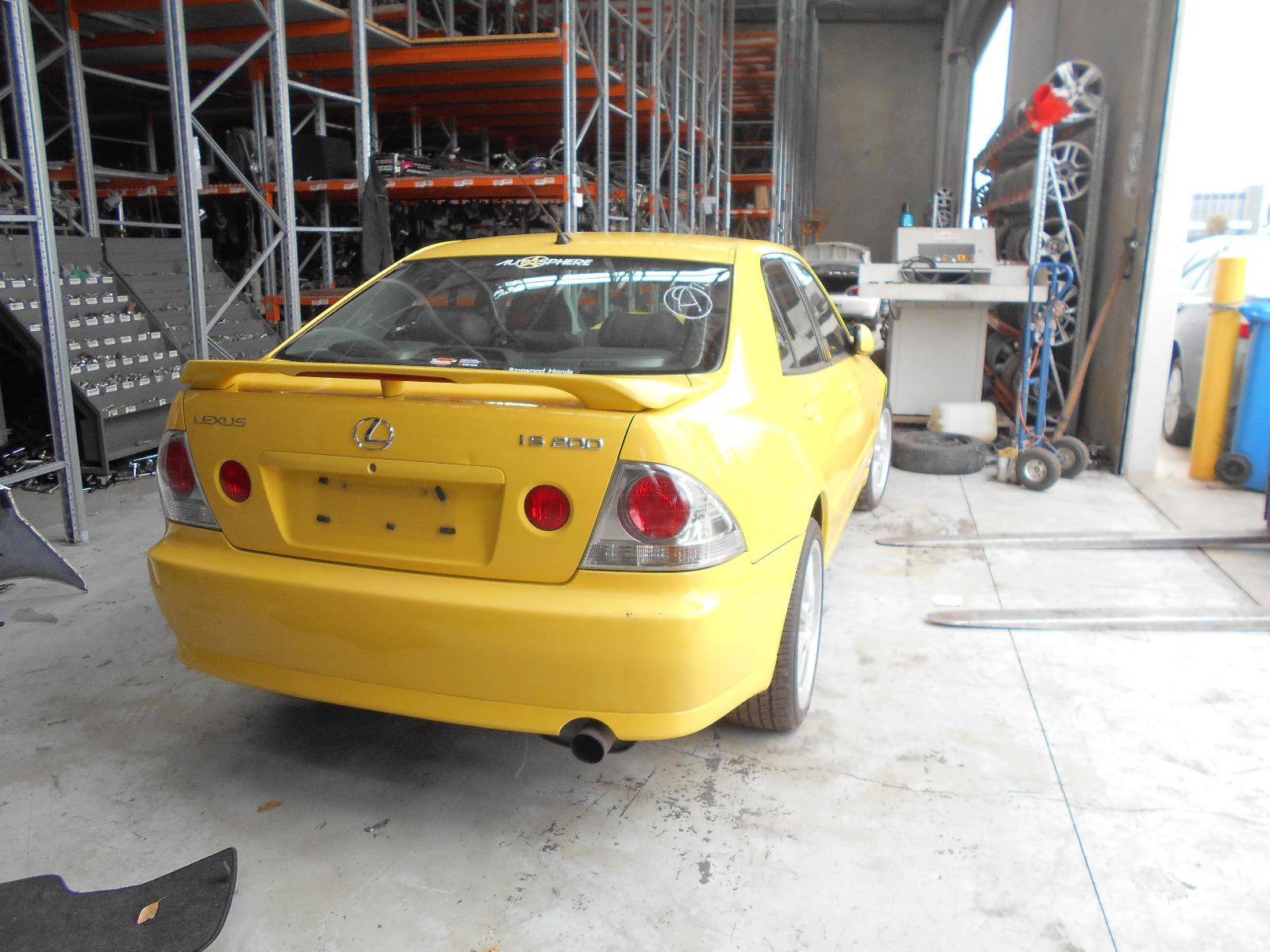 Rear Bumper Is200/is300 Lexus 2000