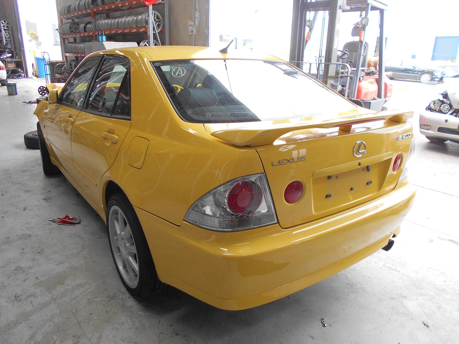 Rear Bumper Is200/is300 Lexus 2000