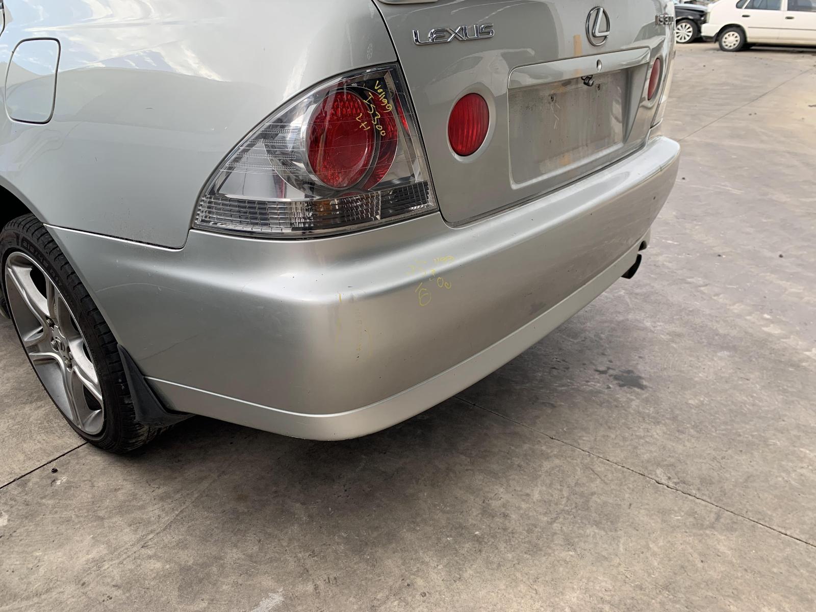 Rear Bumper Is200/is300 Lexus 2002