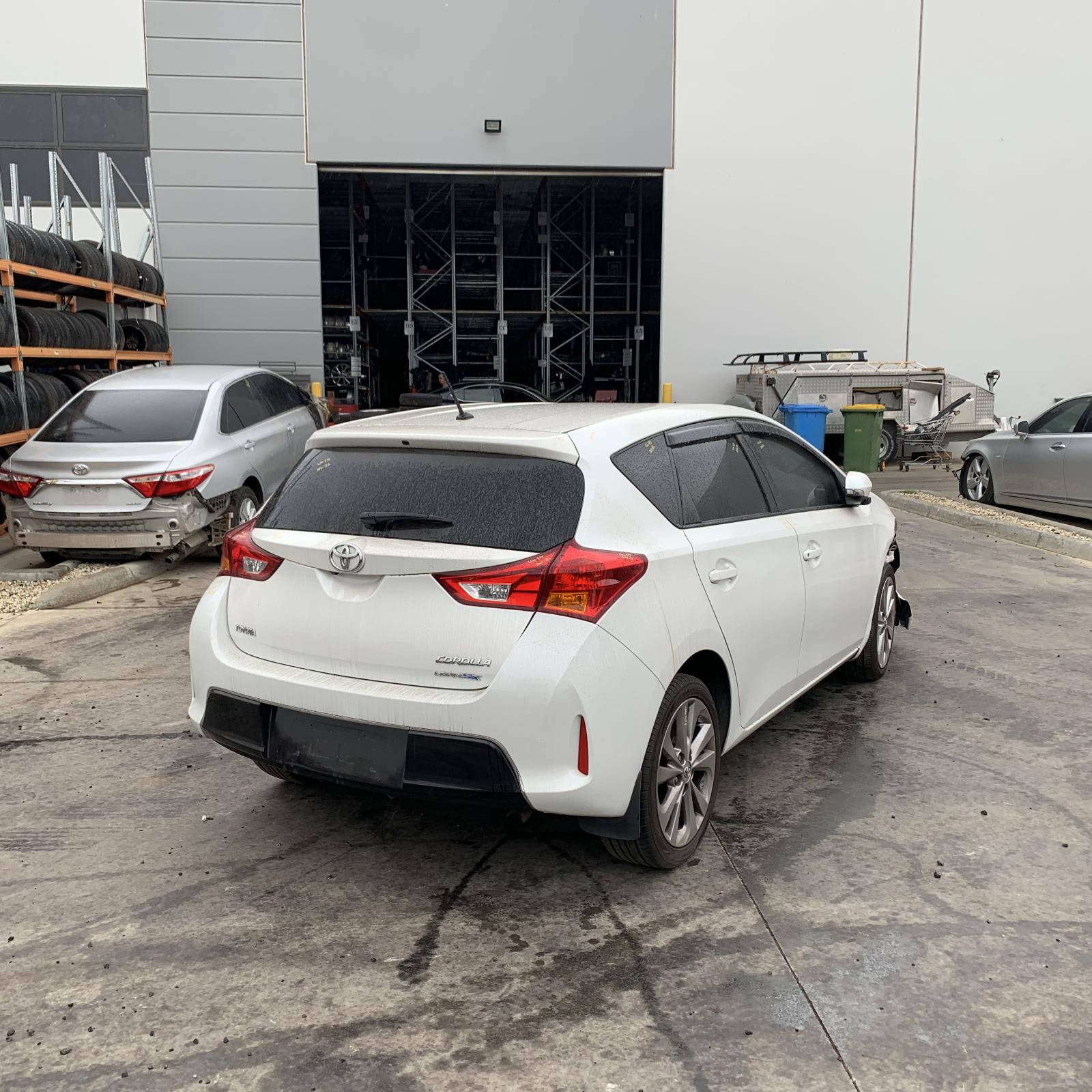 2nd Seat (Rear Seat) Corolla Toyota 2012