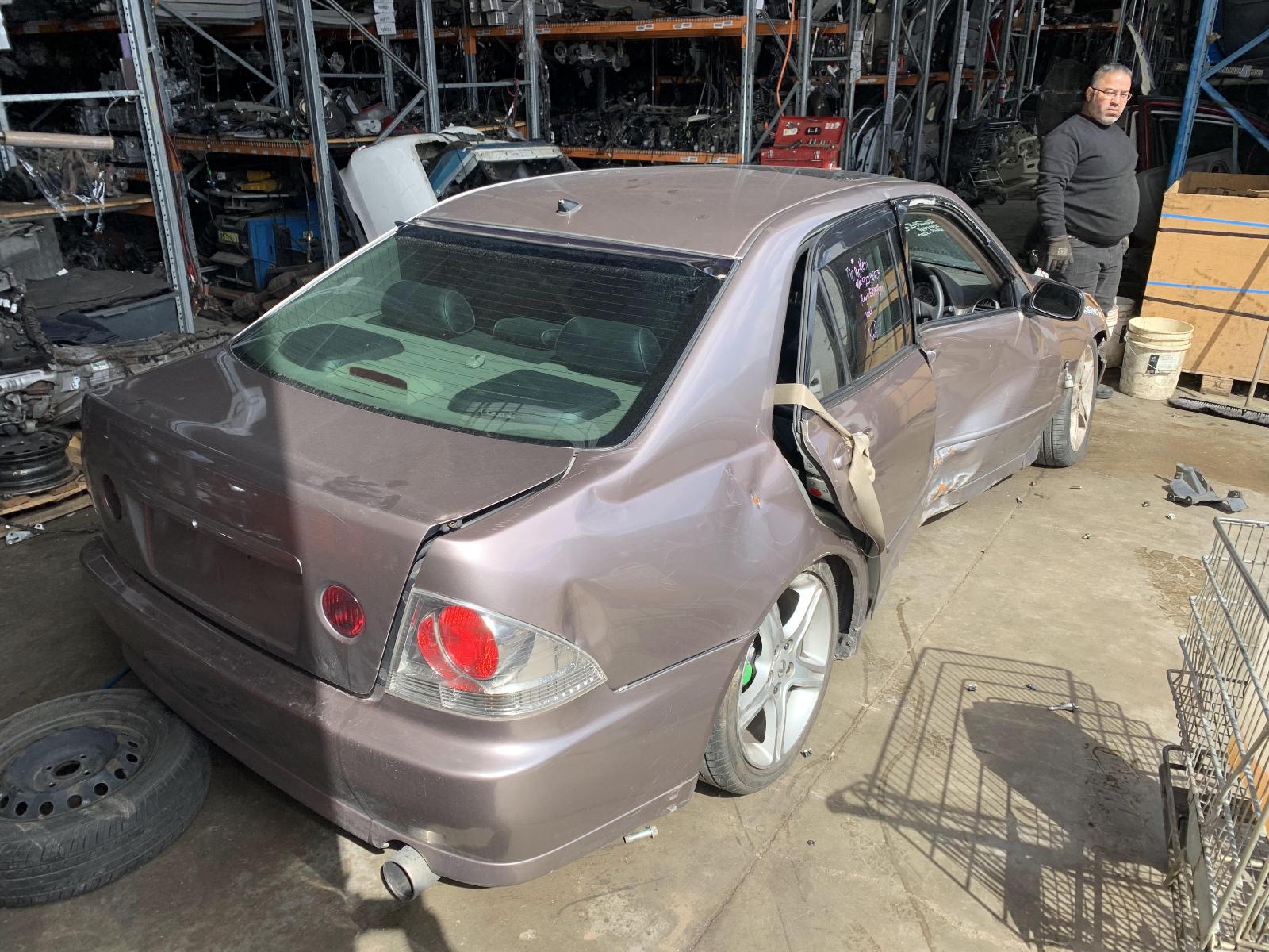 Rear Bumper Is200/is300 Lexus 2000