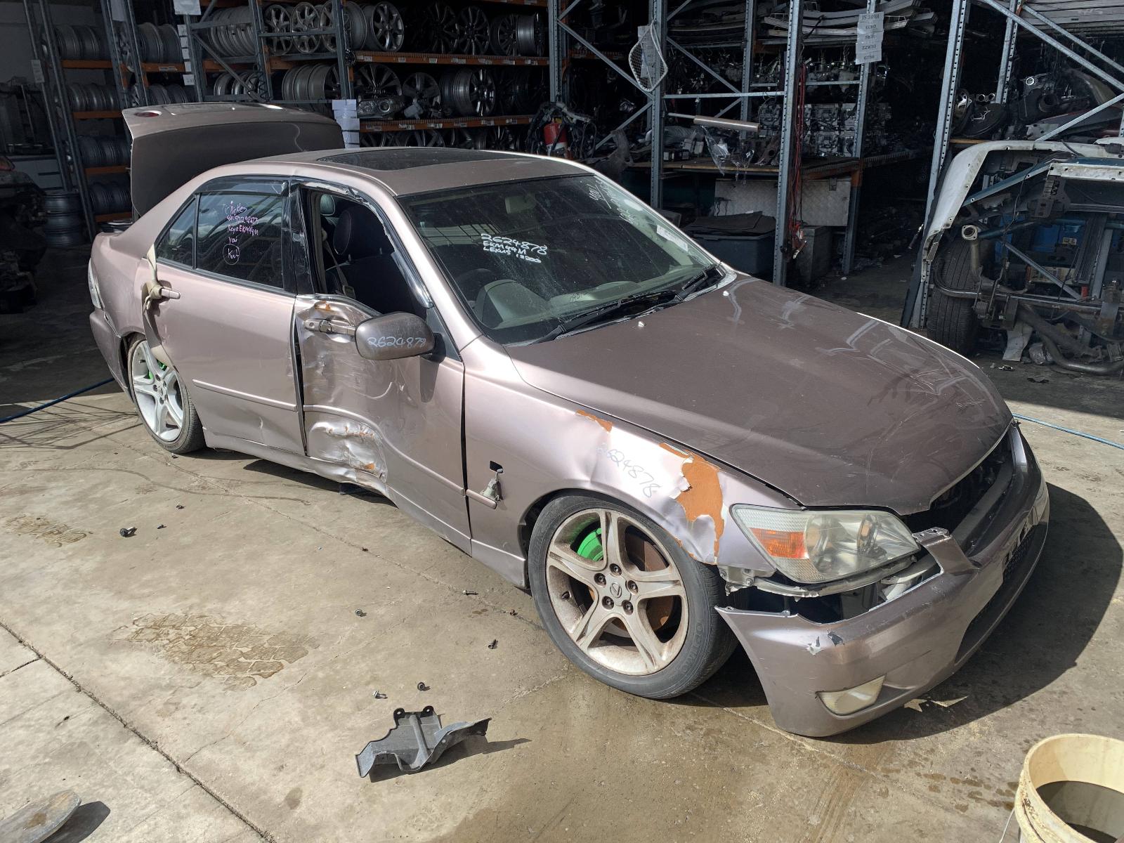 Rear Bumper Is200/is300 Lexus 2000