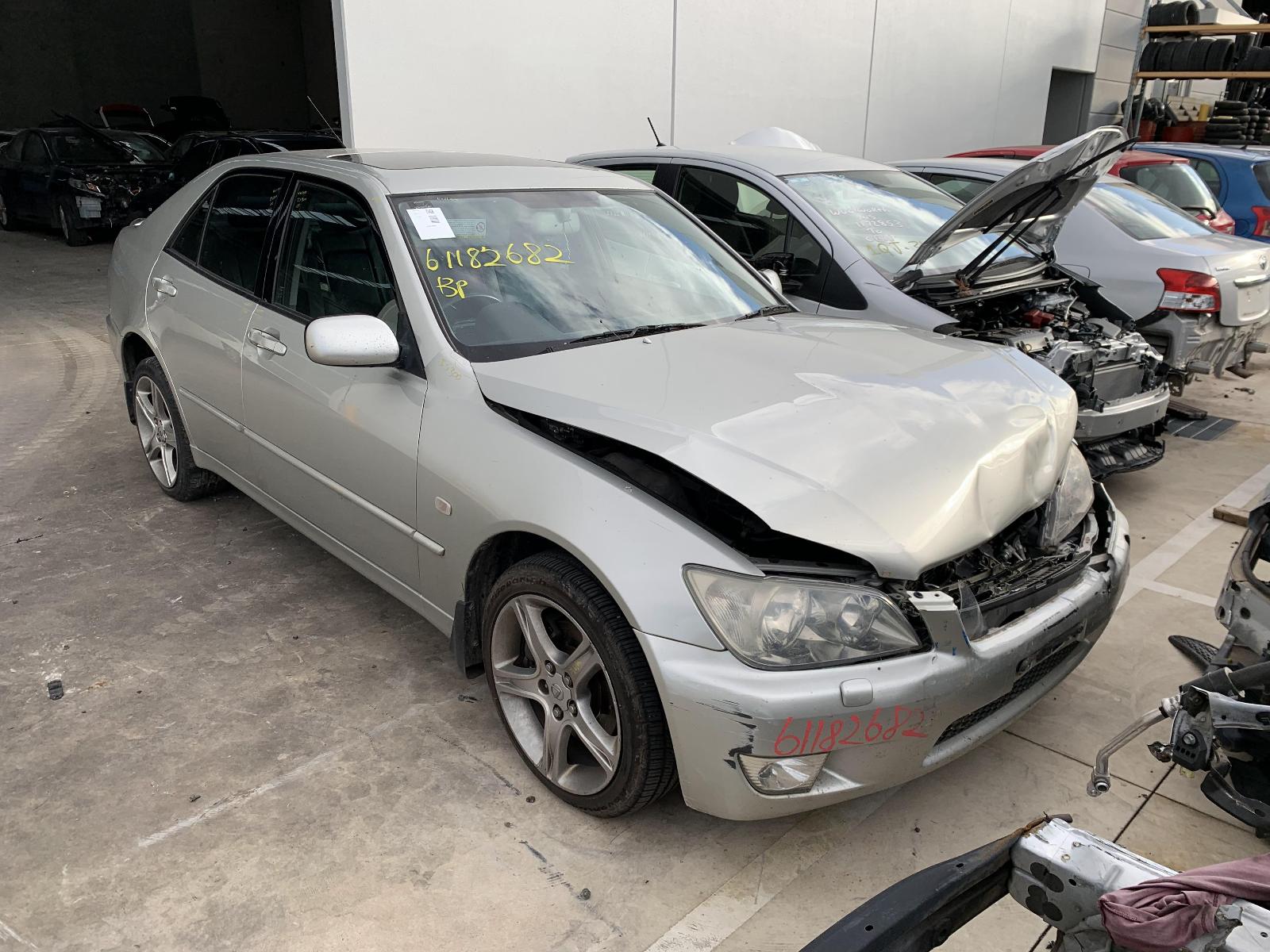 Rear Bumper Is200/is300 Lexus 2002