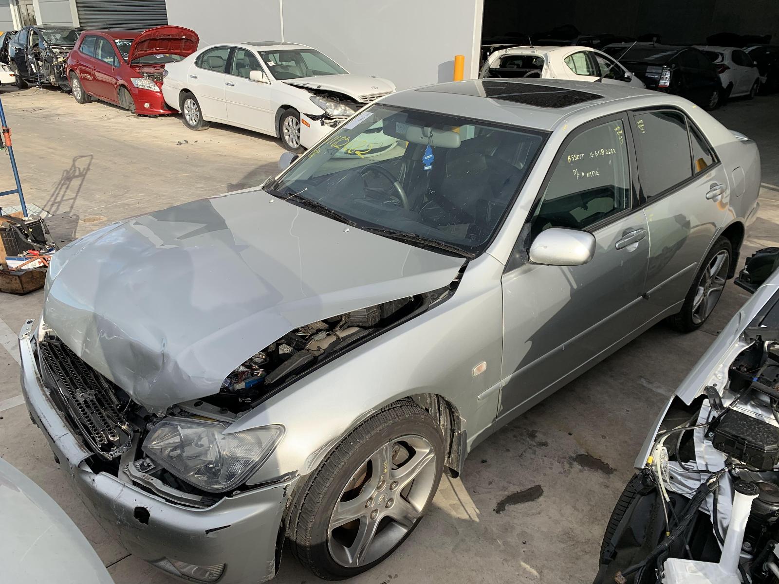 Rear Bumper Is200/is300 Lexus 2002