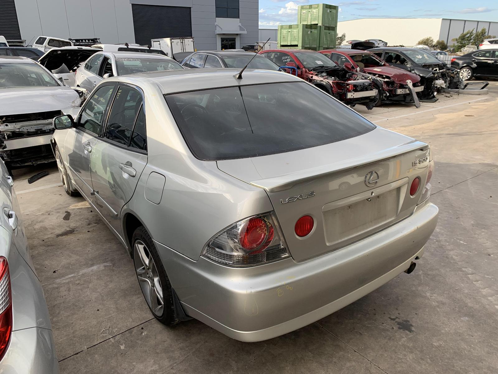 Rear Bumper Is200/is300 Lexus 2002