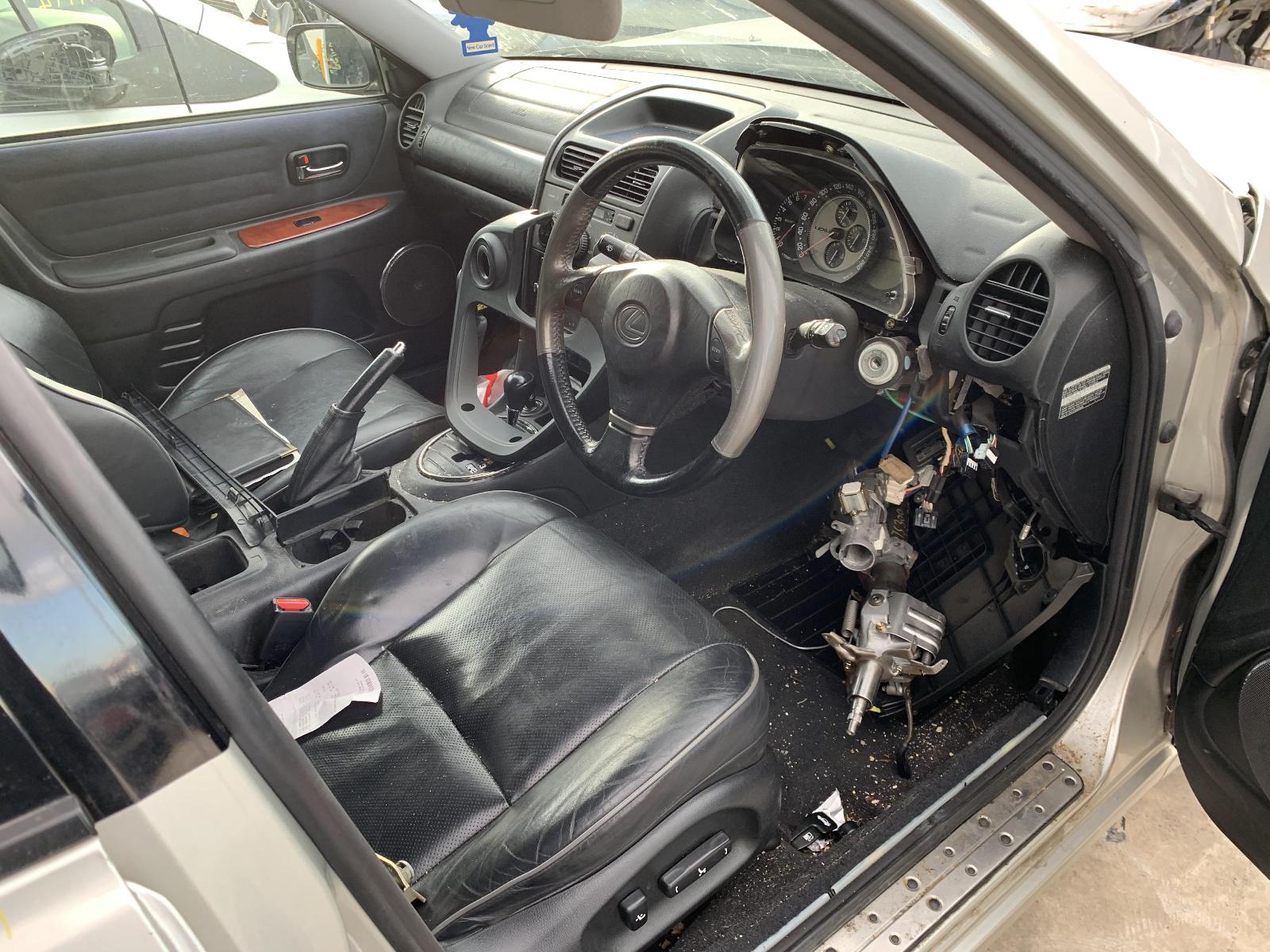 Rear Bumper Is200/is300 Lexus 2002