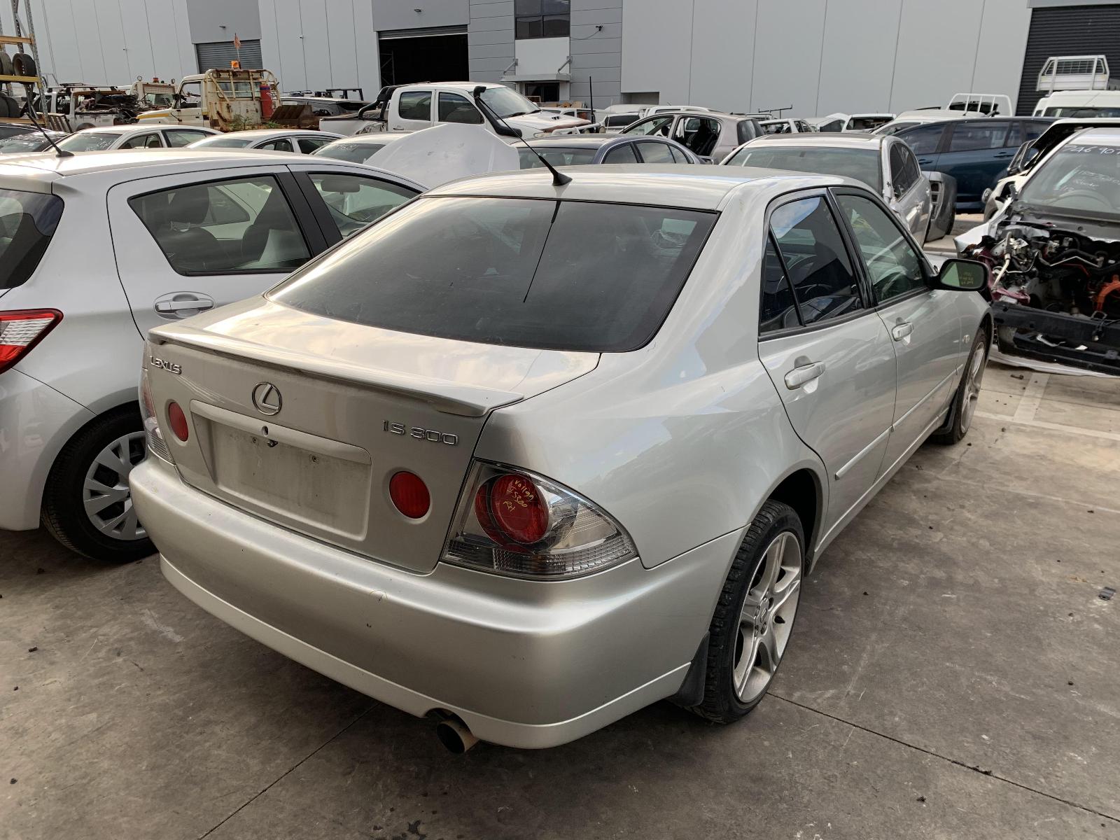 Rear Bumper Is200/is300 Lexus 2002