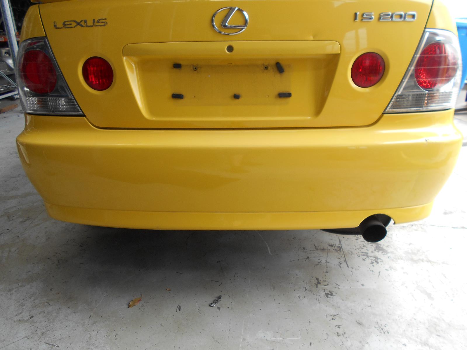 Rear Bumper Is200/is300 Lexus 2000