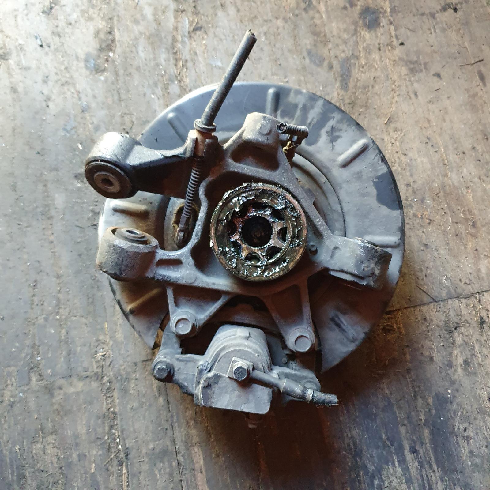 Right Rear Hub Assembly L300 Mitsubishi 1993