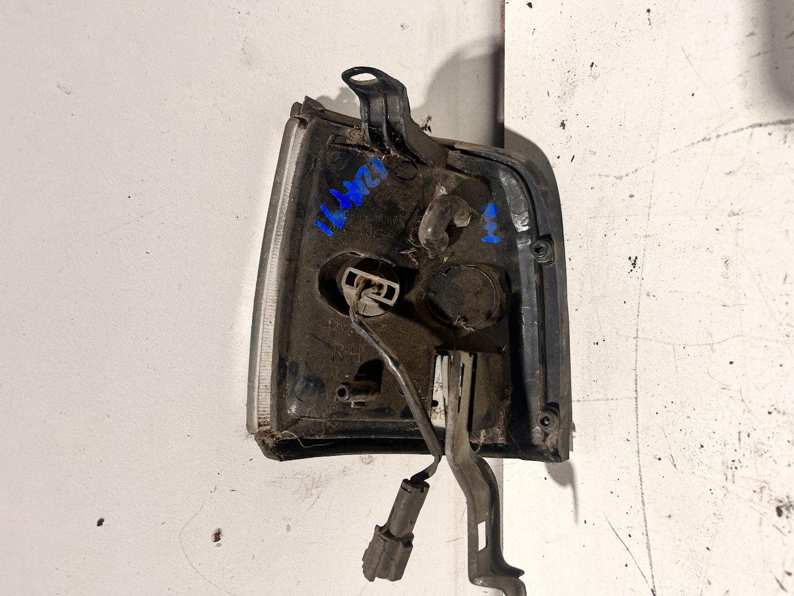 Right Indicator/Fog/Side Rodeo Holden 1996