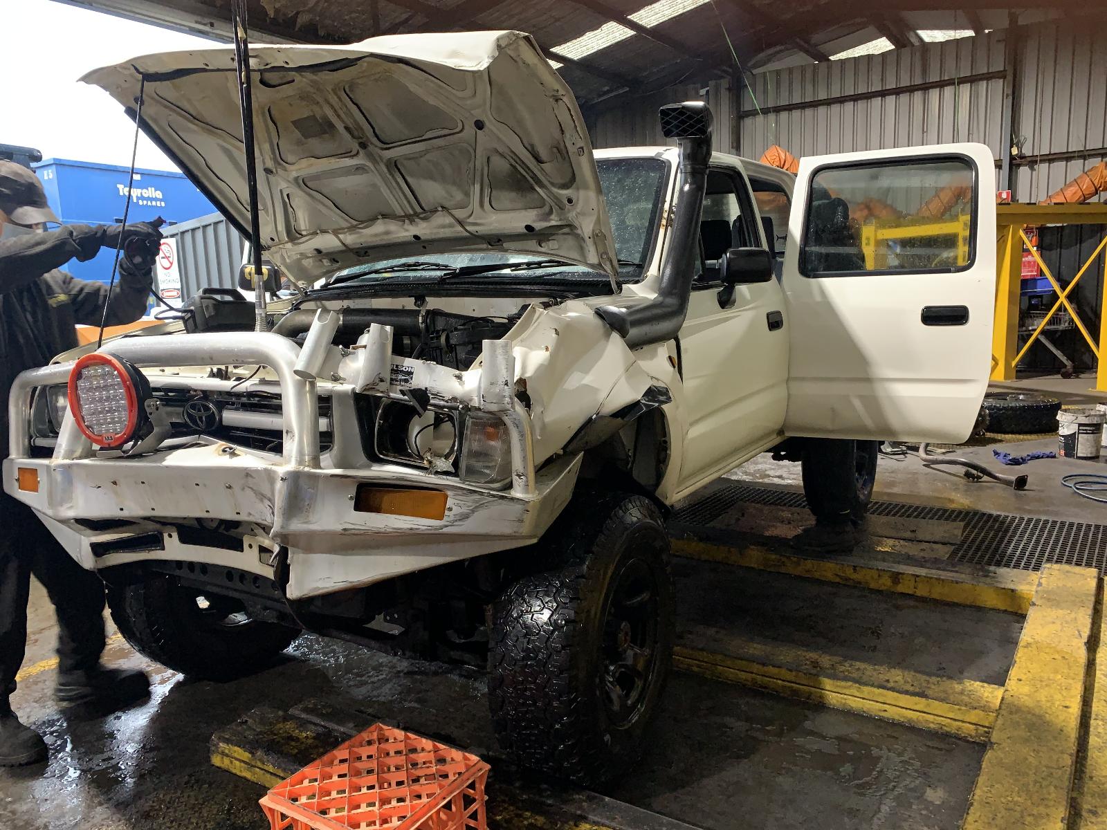 Overflow Bottle Hilux Toyota 1999