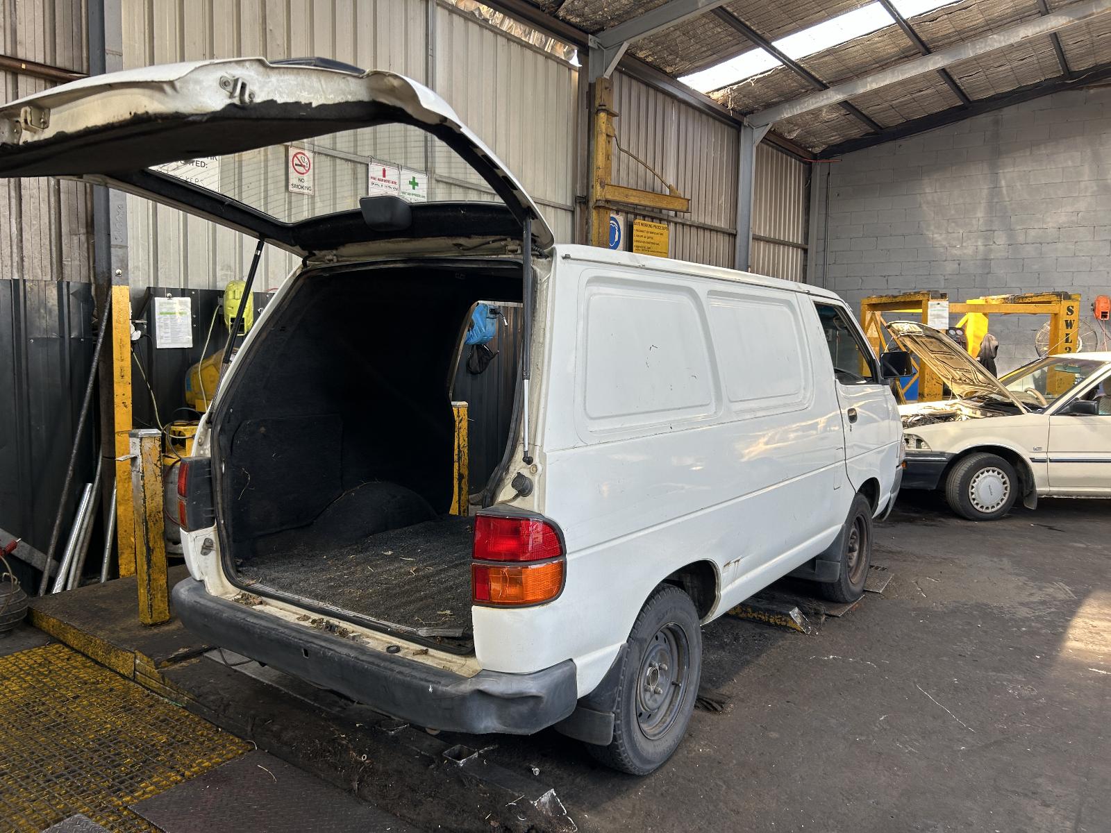 Left Indicator/Fog/Side Townace Toyota 1995
