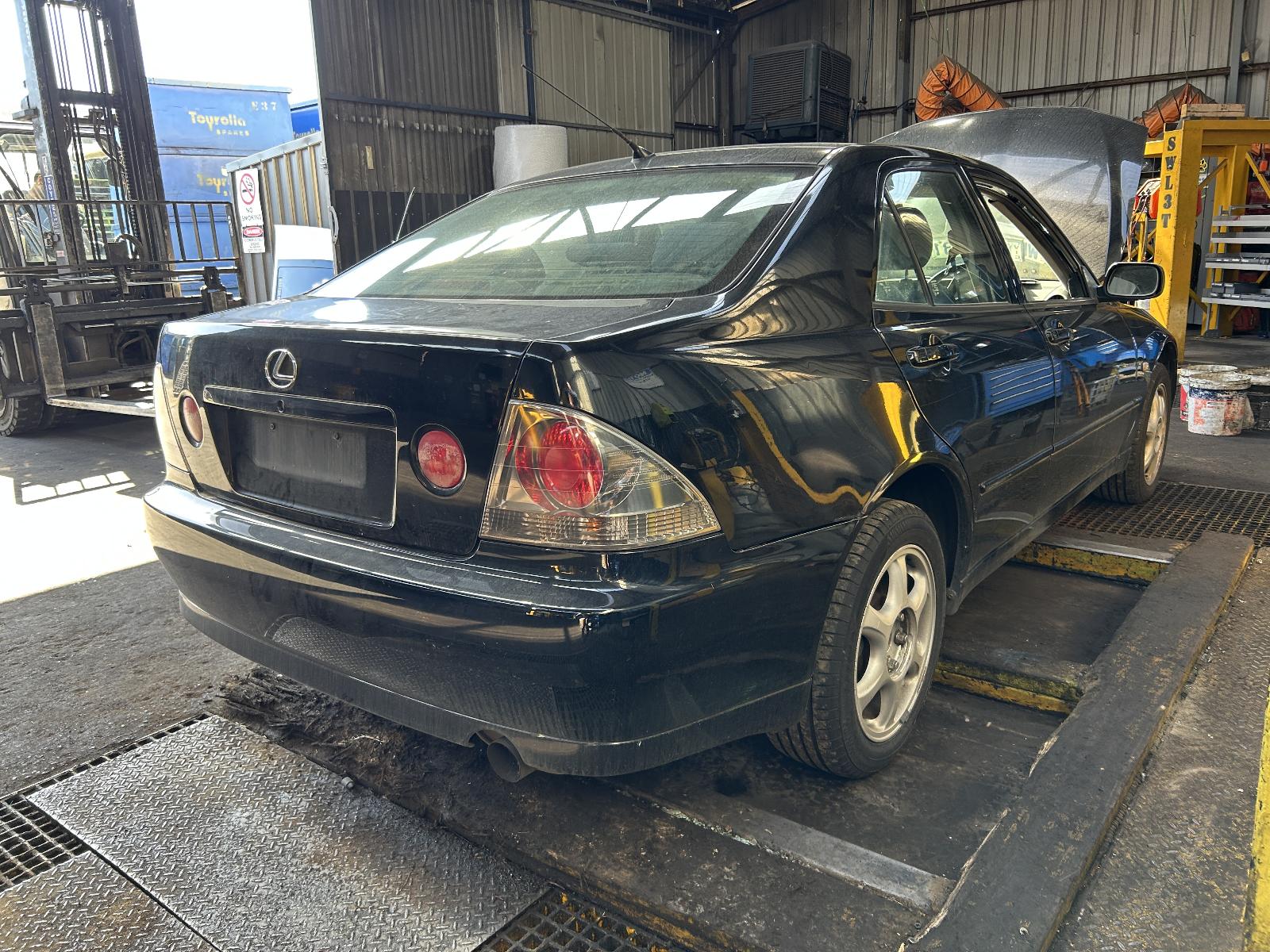 Door/Boot/Gate Lock Is200/is300 Lexus 2001