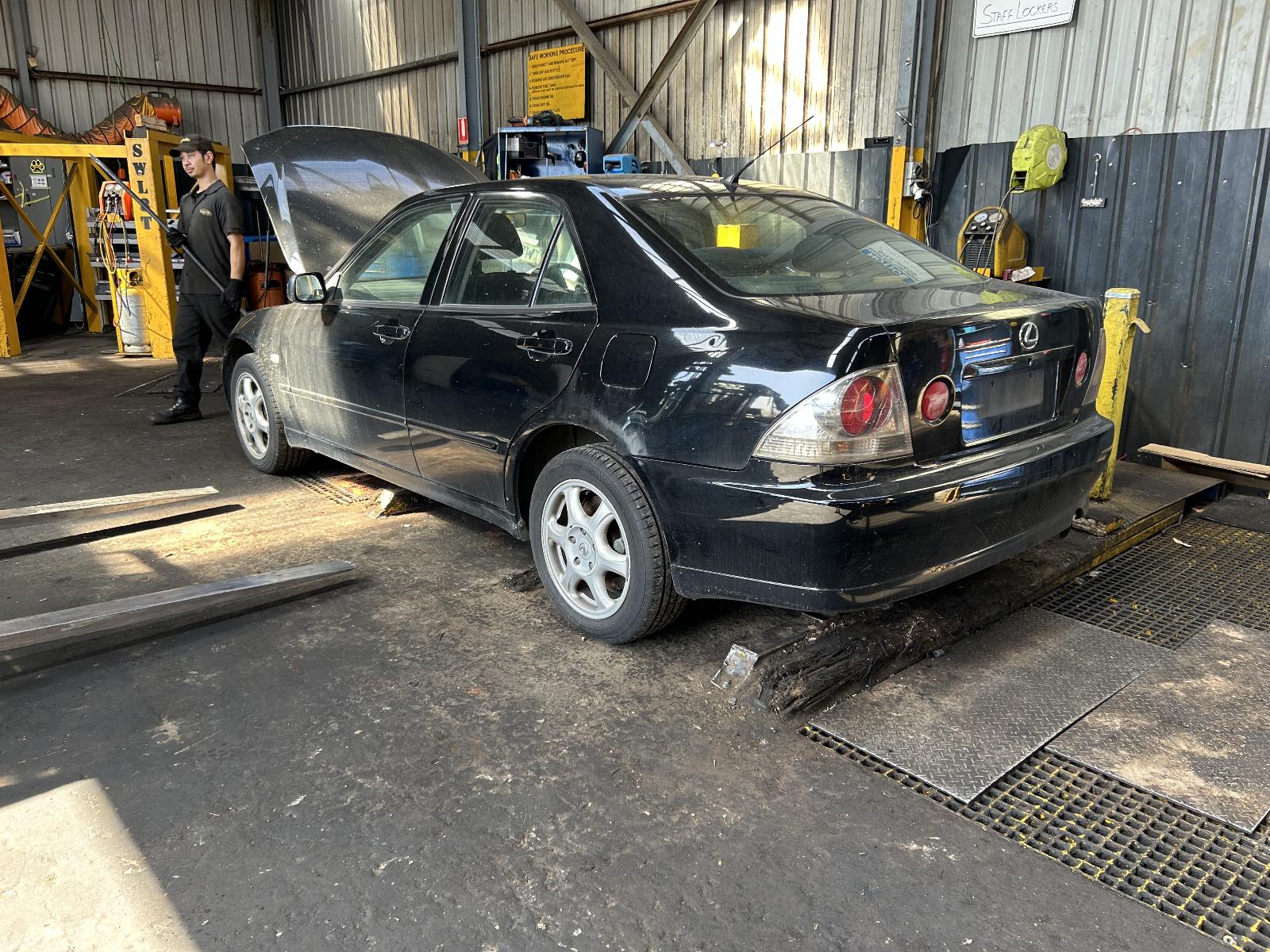 Door/Boot/Gate Lock Is200/is300 Lexus 2001