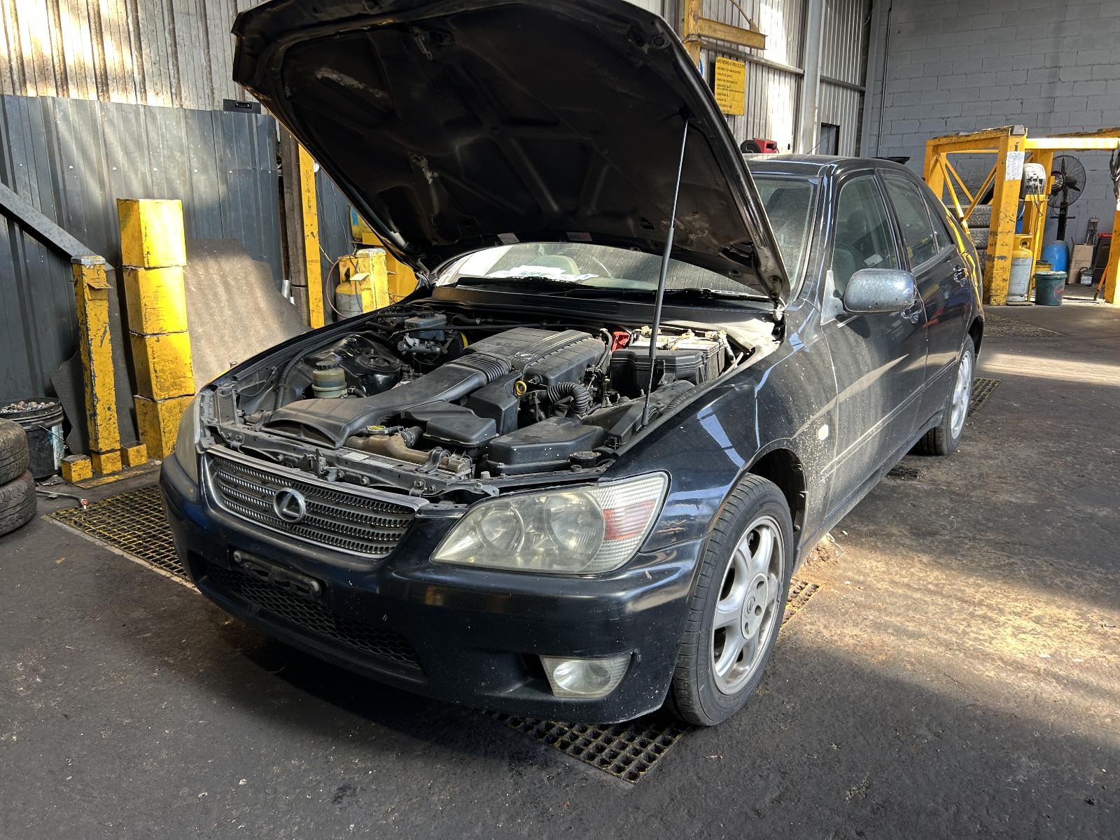Door/Boot/Gate Lock Is200/is300 Lexus 2001