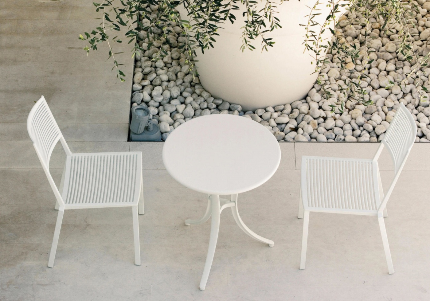 Easy Outdoor Chair by Fast - Transforma