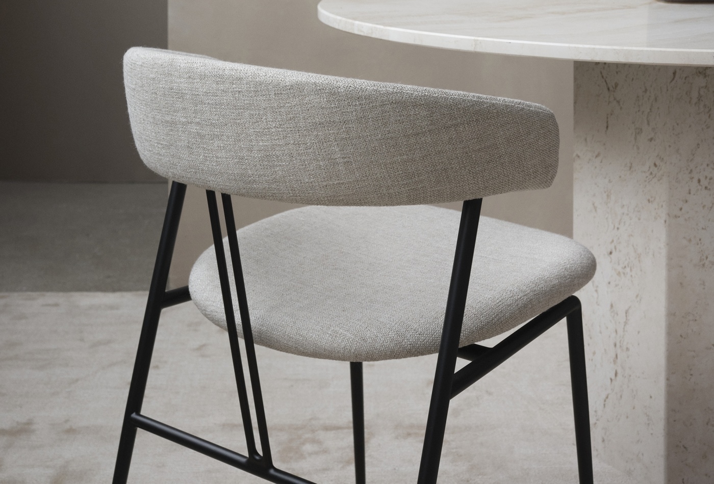 Violin dining chair by Gubi