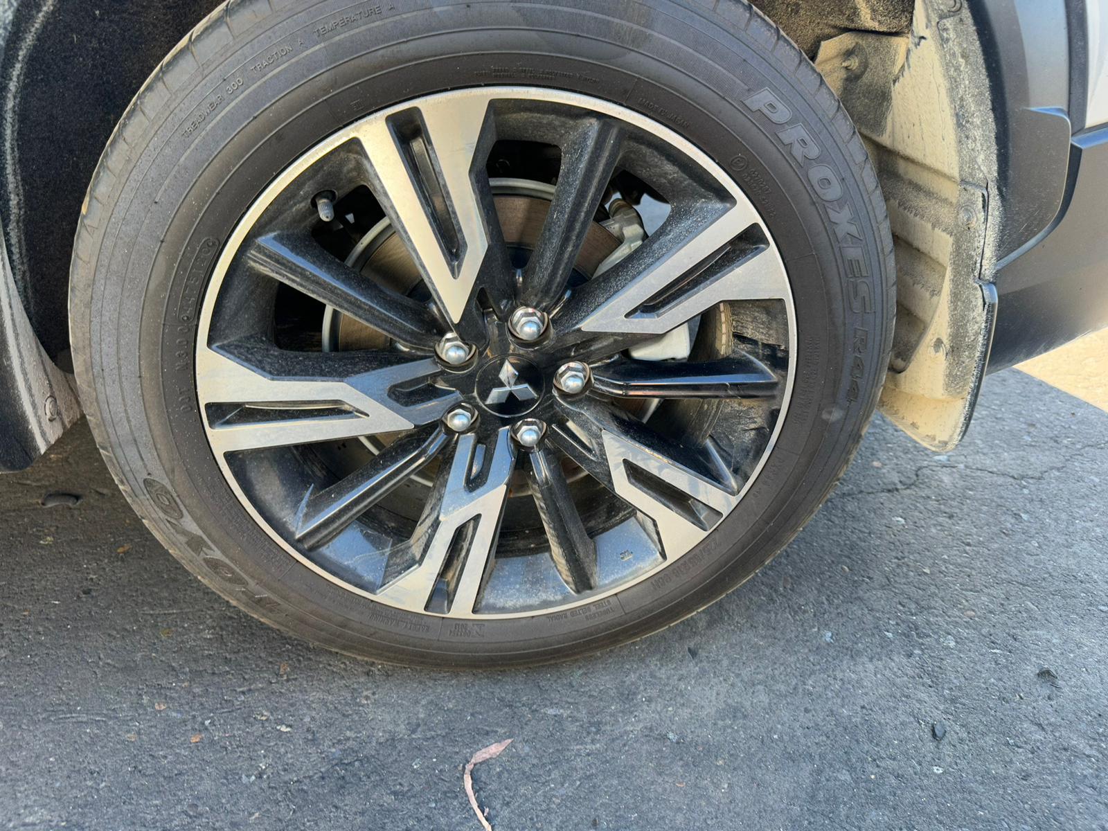 Column Eclipse Cross Mitsubishi 2021