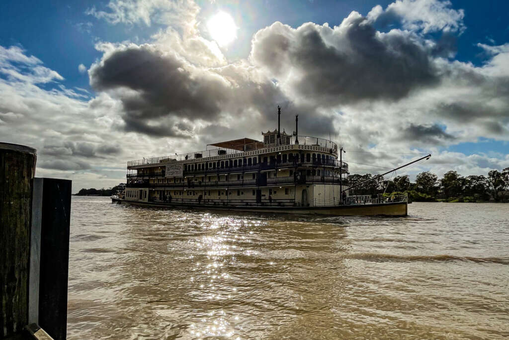 Update - 1 December , 2022 Murray River High Flows - Murray Princess