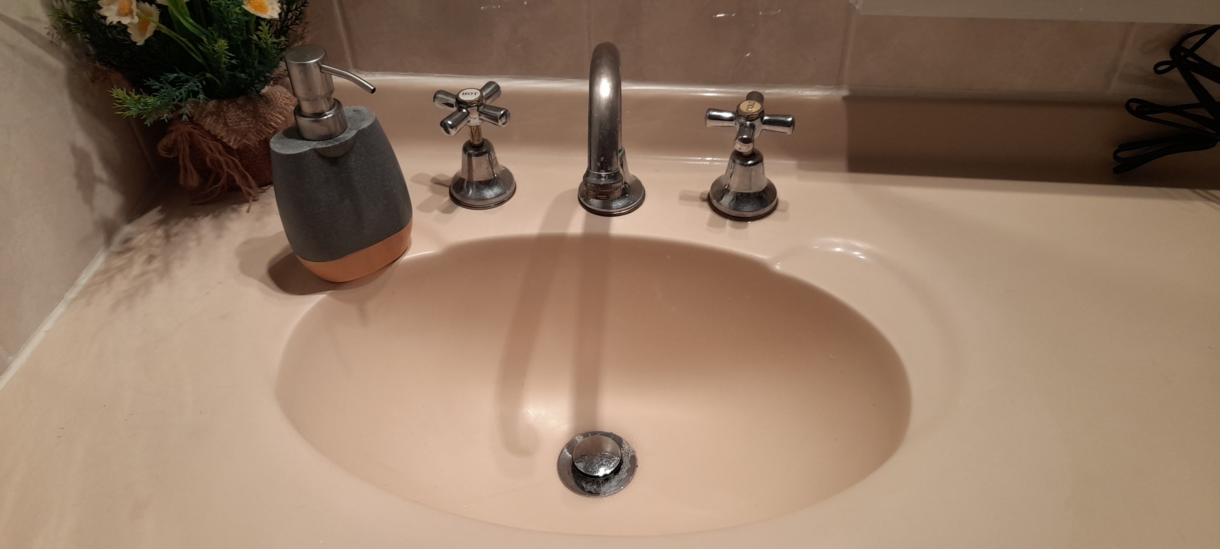 Bathroom Double Sink Spindle Hot Cold: Plumber required in Parafield ...