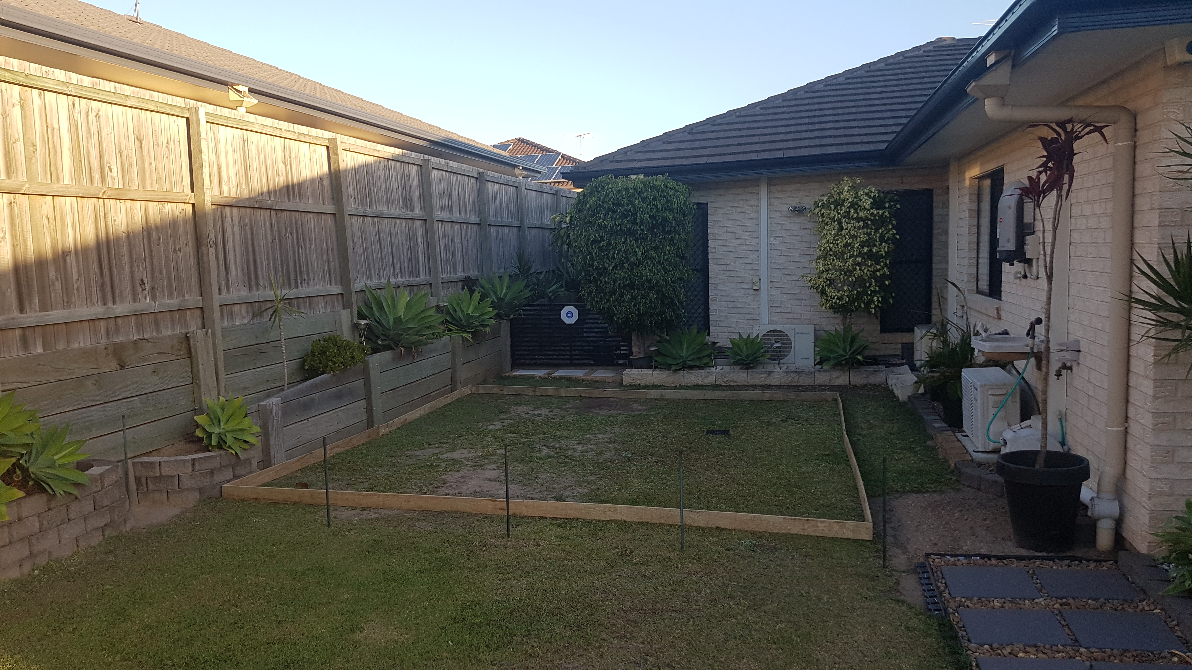 Require Installation Stratco Aluminium Quick Screen: Fencing & Gate ...
