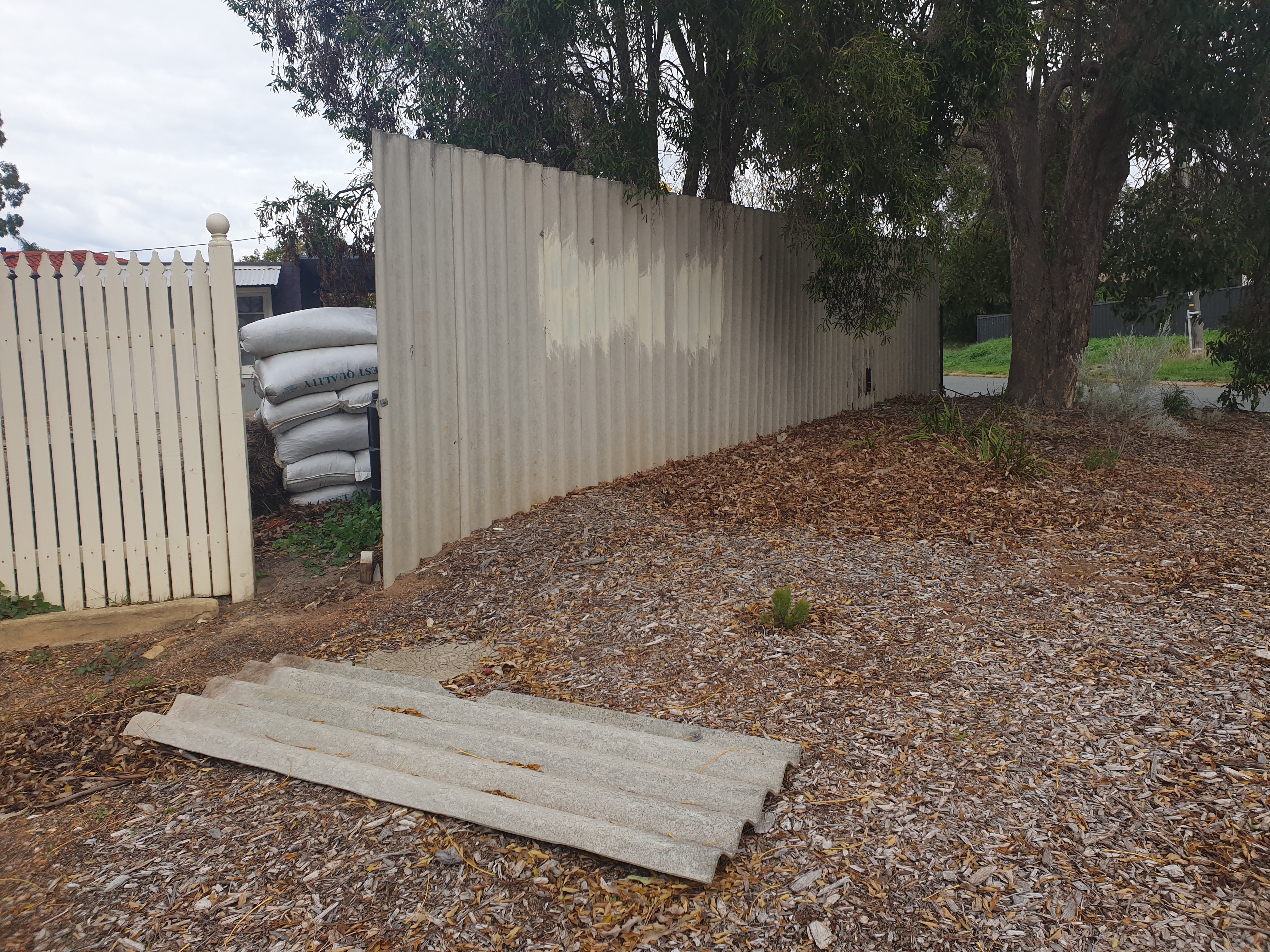 Removal Disposal Asbestos Panels Approx Mm: Fencing & Gate Company ...