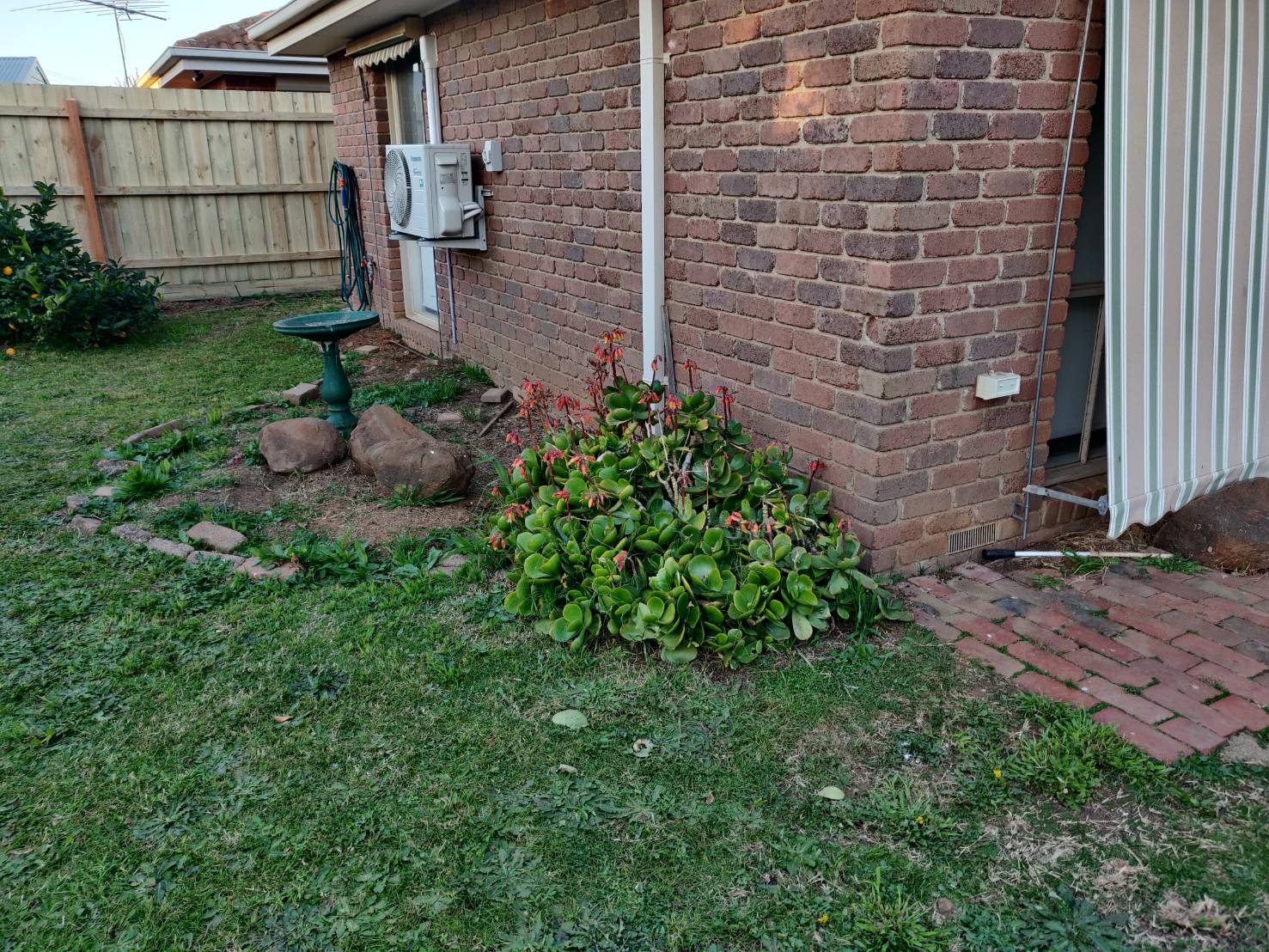 D Like Coloured Concrete Grey Veranda: Concreter required in Werribee, VIC